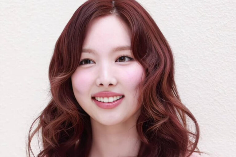 Twice အဖွဲ့ဝင်များပရိုဖိုင် လမ်းညွှန်ချက်အပြည့်အစုံ 2025 Korea ပို့ပေးပါတယ်။