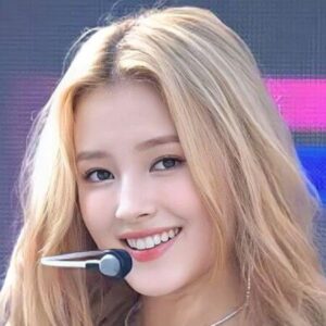 MOMOLAND Members Profile: Age, Height, Weight, MBTI, etc. (Updated 2026 ...